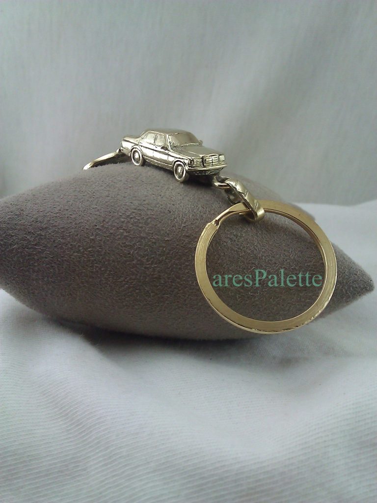 Mercedes Benz W123 Handmade 3D Keychain