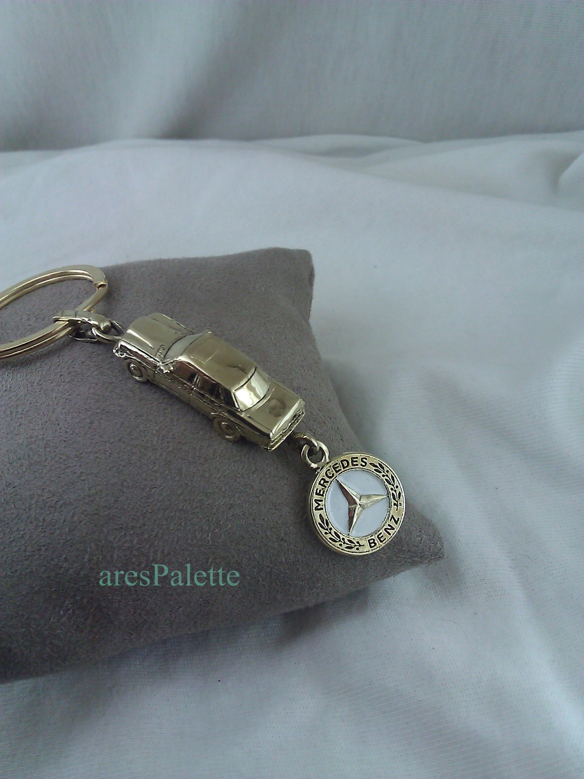 Mercedes Benz W123 Handmade 3D Keychain